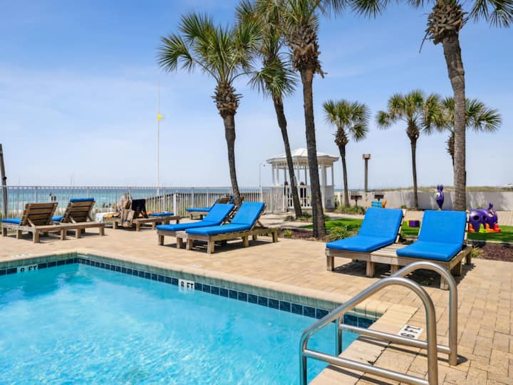 Steps To Sand + Pool. Gulf View & Full Kitchen - Panama City Beach, FL