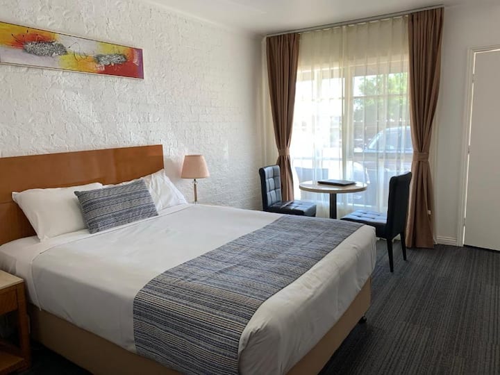 Deluxe Motel Room - Yass
