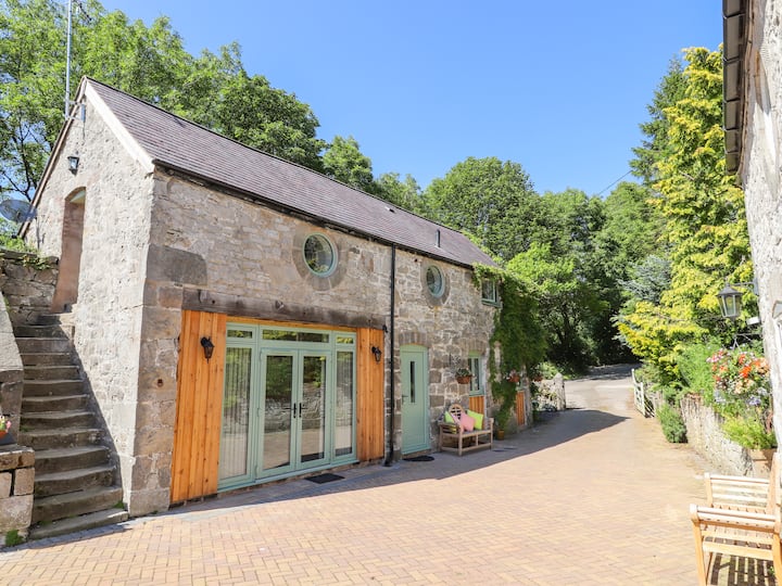 The Old Coach House - Mold