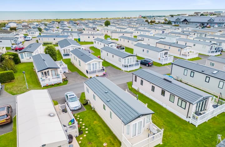 Pevensey Bay Beach Chalet With Paid Pool - Eastbourne