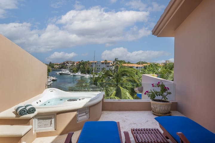 Puerto Aventuras: 2br Condo With Pool & Hot Tub - Puerto Aventuras