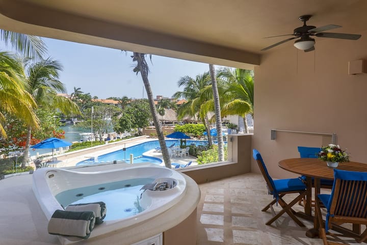 Puerto Aventuras Condo: Marina & Beachfront Views - Puerto Aventuras