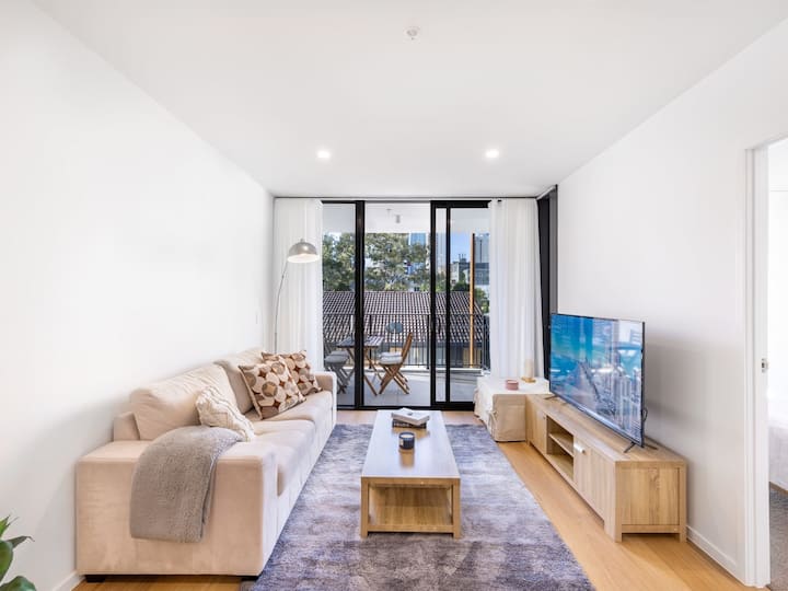 Comfortable 1br Apt W/ Pool & Carpark - Gold Coast