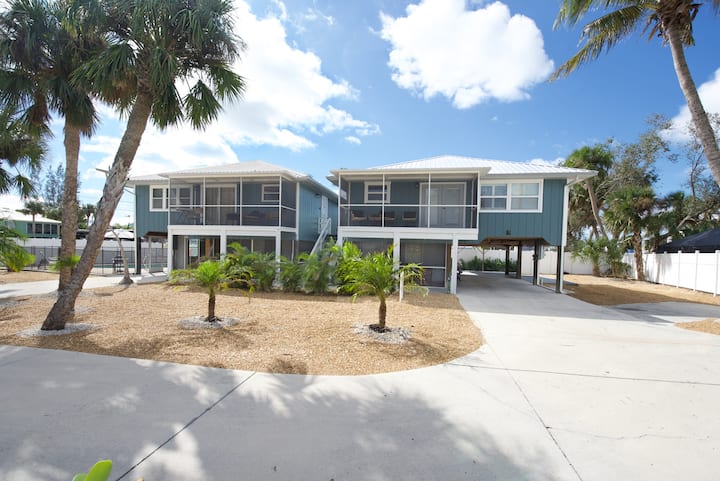 Beach Bungalow- Perfect Duplex For Larger Families - Fort Myers Beach, FL
