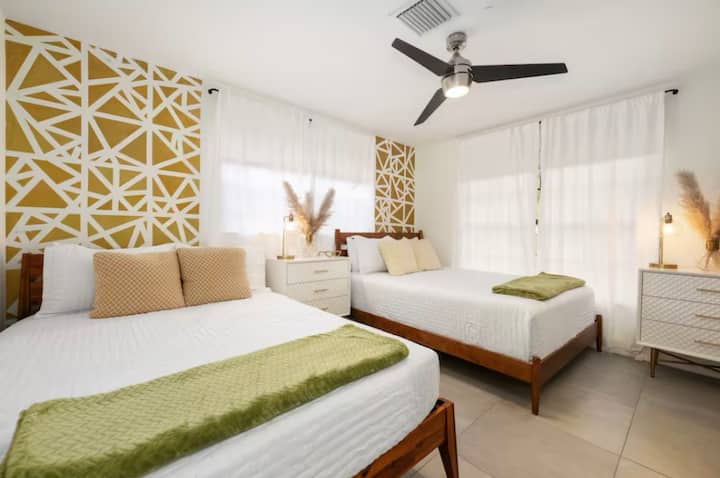 Heated Pool+game Rm+tiki Hut-6 Mins To Beach - Pompano Beach, FL