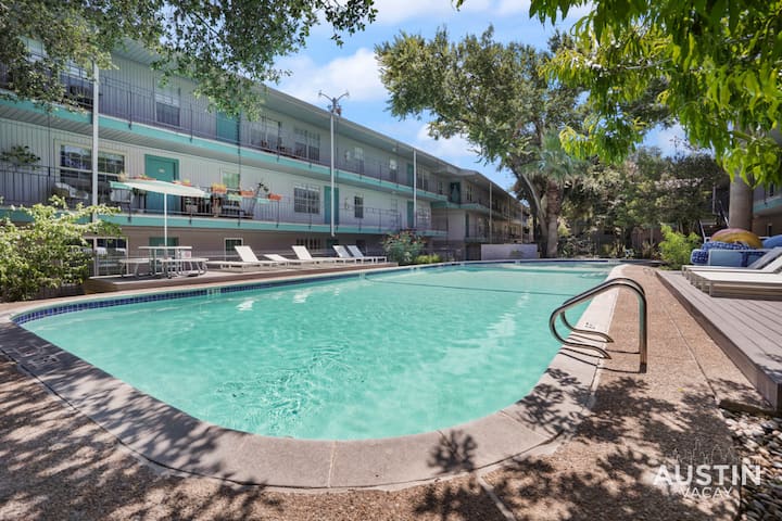 Chic Poolside Homebase | Steps From South Congress - Austin, TX