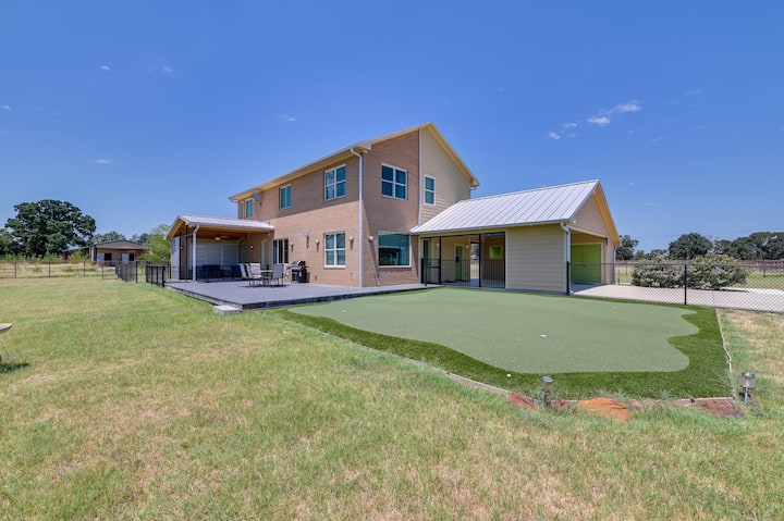26-acre Pilot Point Ranch Home W/ Pool & Mini Golf - Little Elm, TX