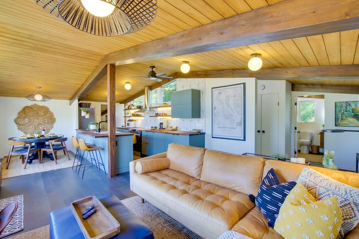 Whidbey Island Oasis: Walk To Beach, Hot Tub, View - Port Townsend, WA