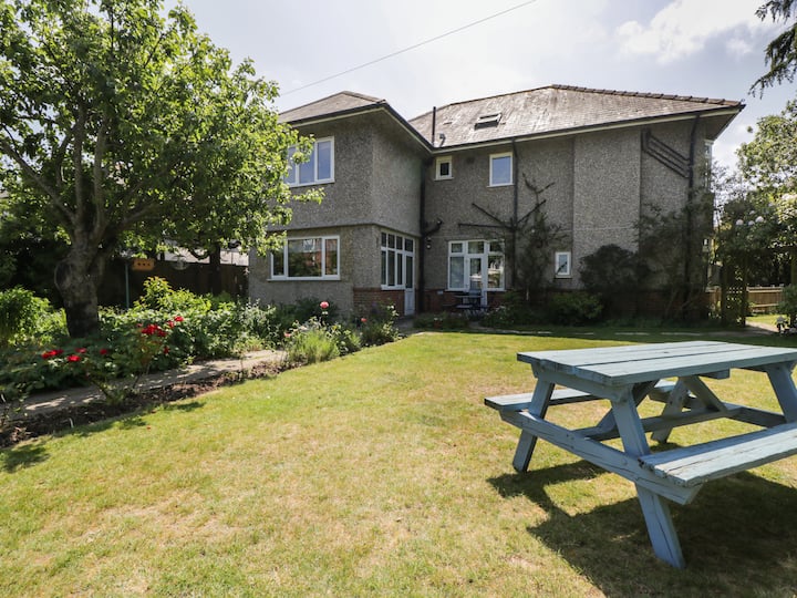 Molly's Place - Highcliffe