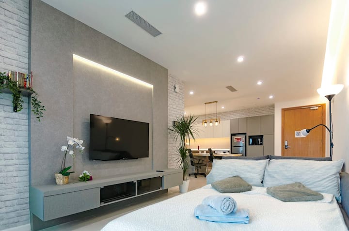 A Stylish & Cozy Suite At Suasana Jb 03 - Yishun