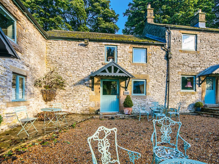 Rabbit Hut - Hartington