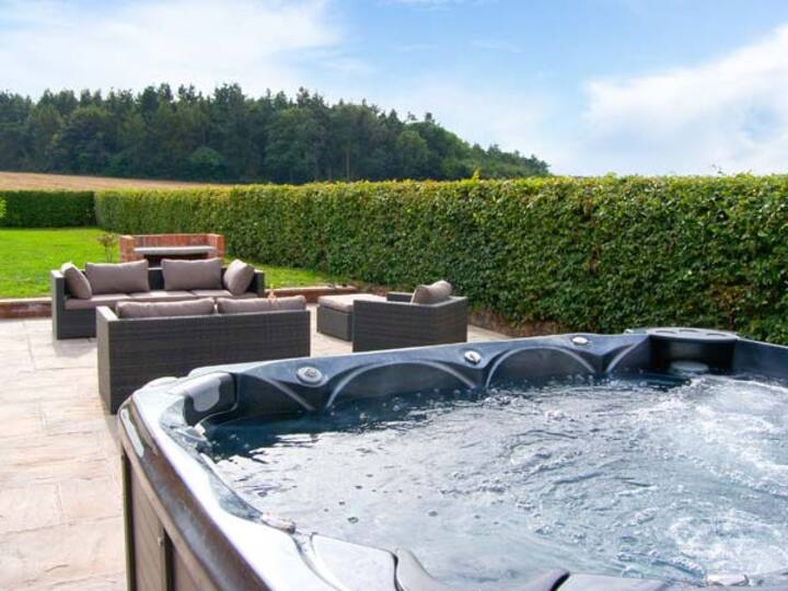 Lower Lodge - Westbury, UK