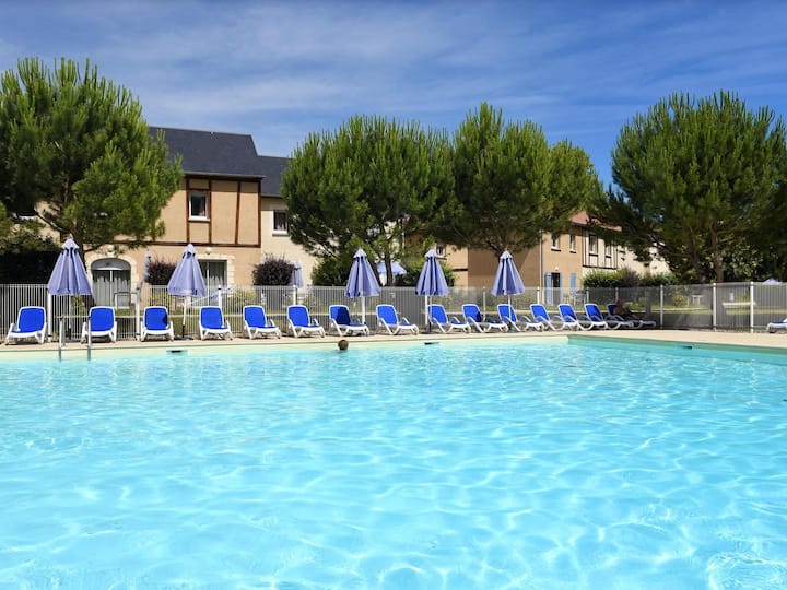 Maison Colorיe Dans Un Riche Chגteau Du Pיrigord - Montignac