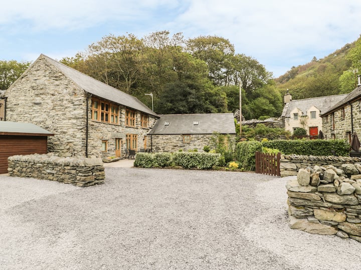 Hendoll Barn - Barmouth