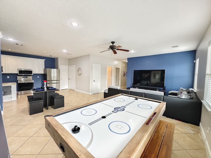 Room In Modern 3 Br With 85" Tv - Deer Park, TX