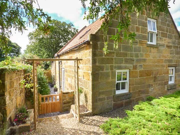 Quakers Cottage - Runswick Bay