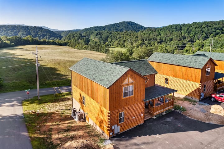 Prime Loc | Priv Indoor Pool | Game Loft |Hot Tub - Pigeon Forge, TN