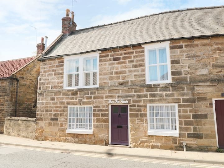 Pear Tree House - Robin Hood's Bay