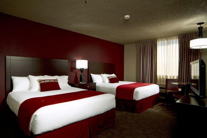 2 Queen Rooms, Edgewater Casino Resort, Pool - Laughlin, NV