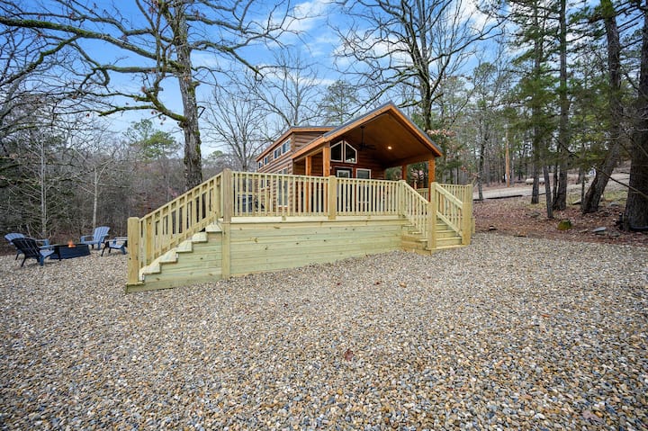 $100 Cleaning Fee! New Tiny Home W/ Loft & Hot Tub - ブロークン・ボウ, OK