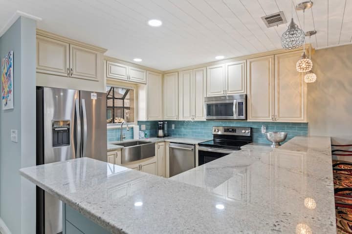 Updated Townhouse And Pet Friendly! - Miramar Beach, FL