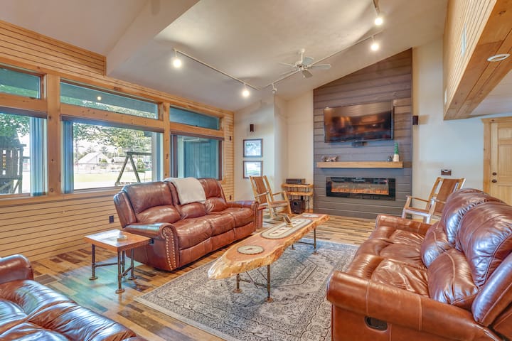 Spacious Old Forge Condo W/ Patio & Fire Pit! - Old Forge, NY