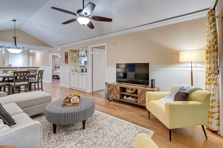 High‑end Pawleys Island Condo W/ Porch & Pools! - Pawleys Island, SC