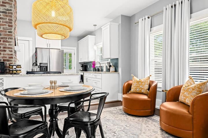 Fresh, Contemporary 2br Home In Downtown Royal Oak - Royal Oak, MI