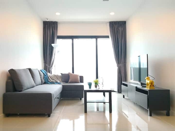 A Spacious, High-floor Suite Next To Komtar Jbcc - Sembawang
