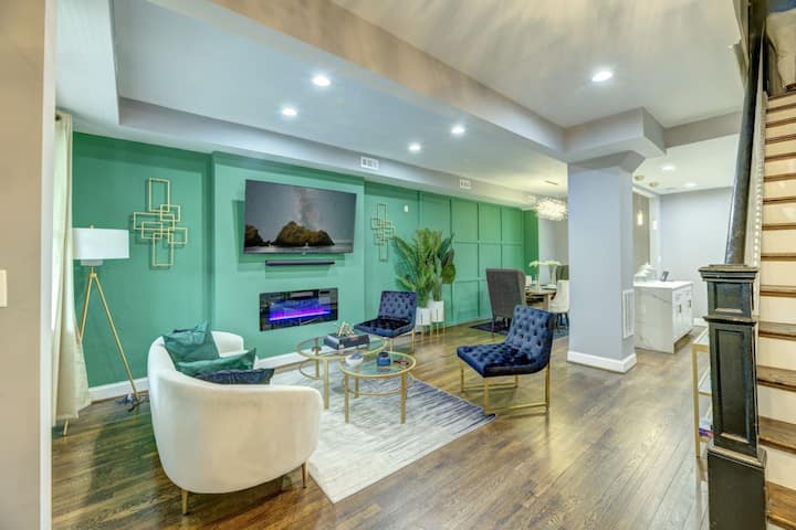 Spacious 4br Dc Home | 2 Parking Spots | Sleeps 8 - Washington, D.C.