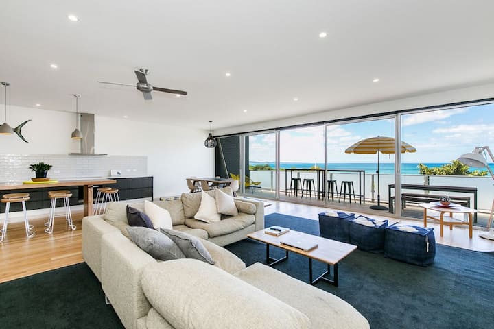 On The Beach - Lorne