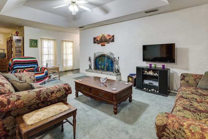 Screened Porch: Remote Harlingen House! - Harlingen, TX