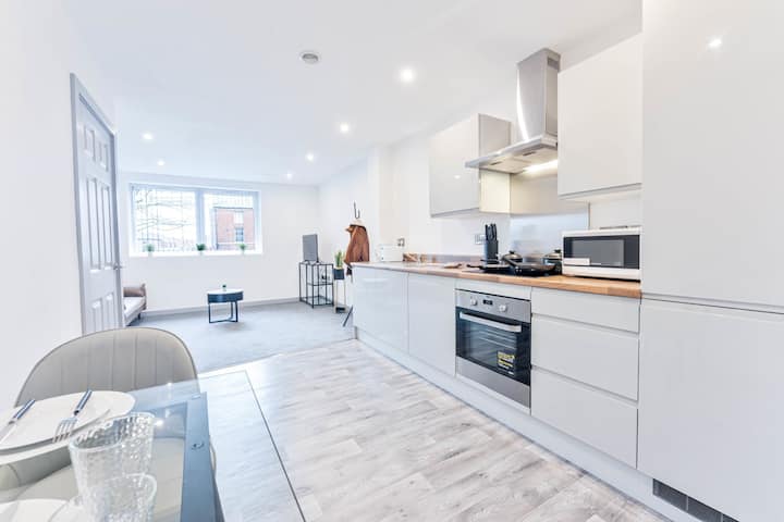 Contemporary 1 Bed Apartment In Wolverhampton - Wolverhampton