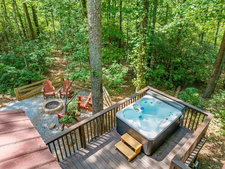 Bear Ridge Cabin - Pet-friendly Rustic Cabin - Sautee Nacoochee, GA