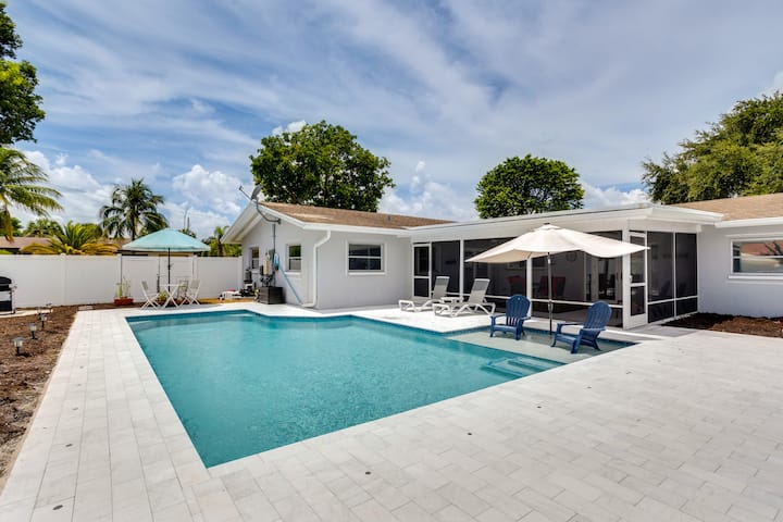 Pool & Screened-in Patio: Tropical Florida Abode - Palm Beach Gardens, FL