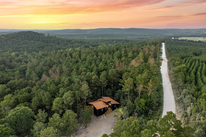 Romantic & Secluded Escape: Hot Tub, Fire Pit - United States