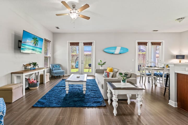 "Coconut Cove" 5-min Drive To Jax Beach, Fenced - Jacksonville Beach, FL