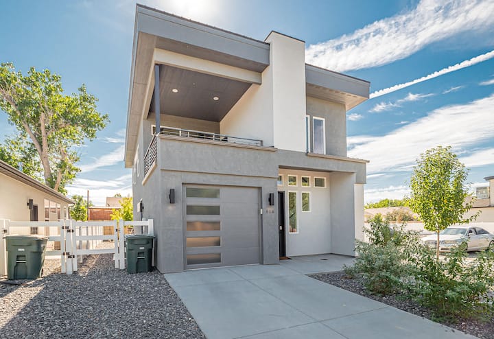 Altitude: Pet Friendly W/ Private Balcony - Grand Junction, CO