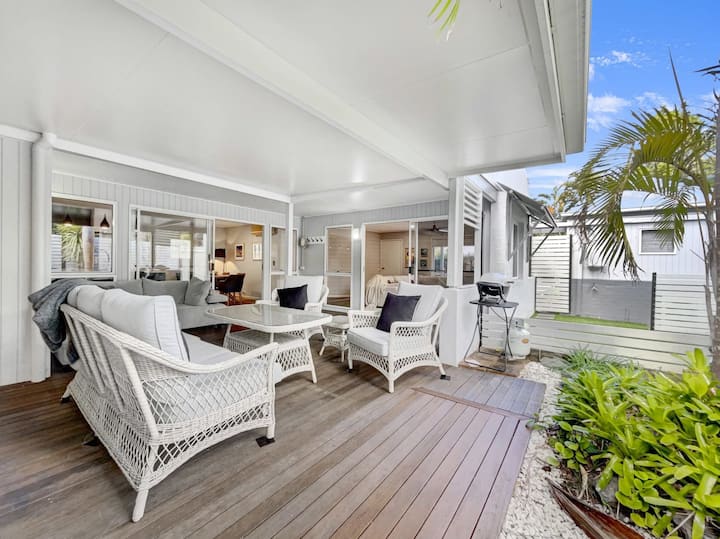 Escape To Emerald Springs - Pool & Tennis Court - Buderim