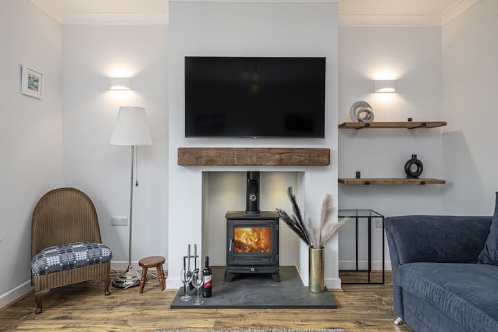 Cenarth - Cosy Log Burner - Anglesey