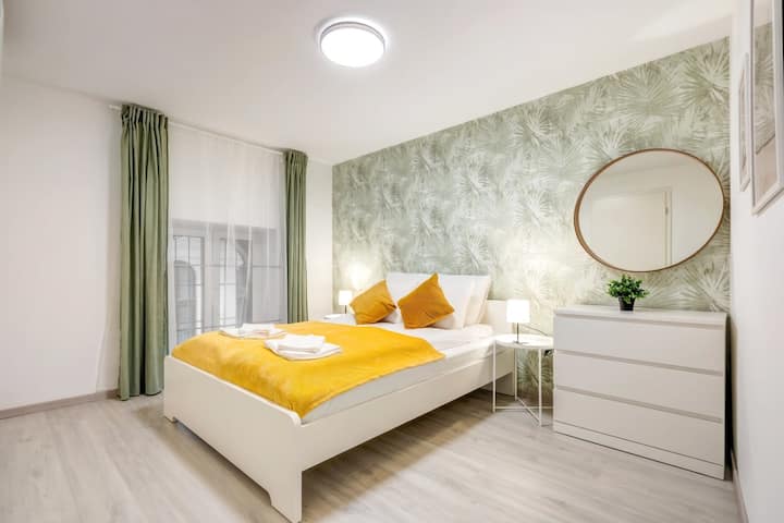 Central - New - Open Mini Inner Courtyard - Budapest