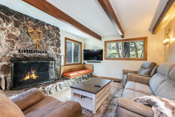 Whimsical Cabin With Deck - 1 Mile To Lake Tahoe - Tahoma, CA