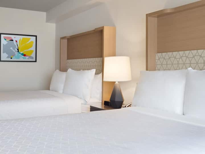 Standard 2 Double Beds At Holiday Inn & Suites - Orlando