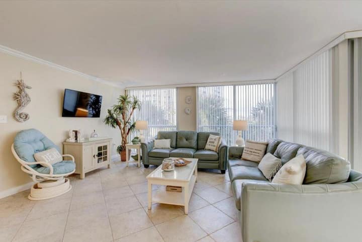 2031 Shoreline Towers- Free Beach Setup Stunning 3 - Destin, FL