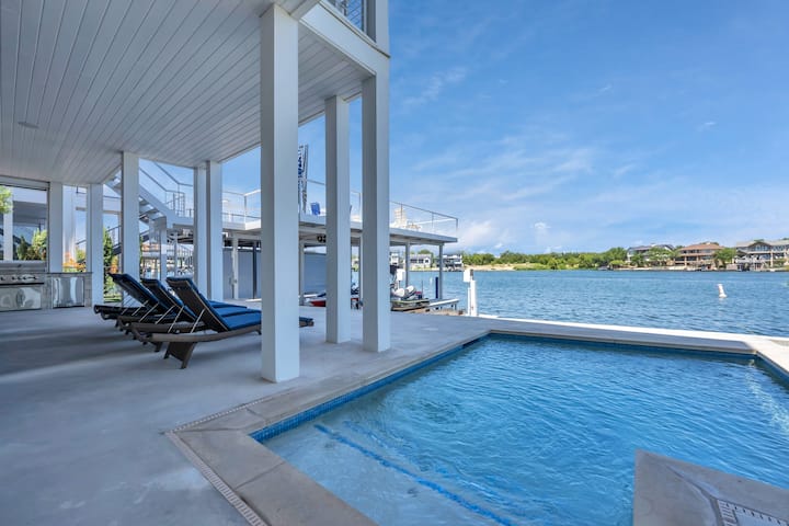 Blue Heron-luxury Waterfront Pool Dock - Kingsland, TX
