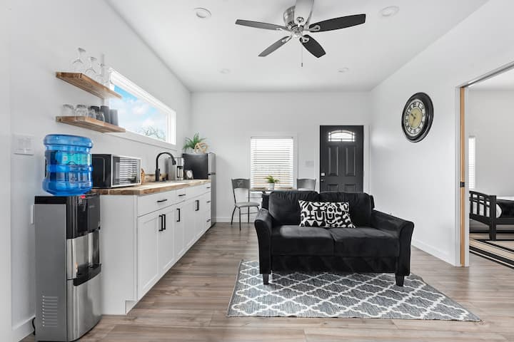 Hidden Cottage, Mins To Main St And Sleeps 4! - Fredericksburg, TX