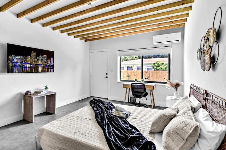 Unit 2 | Cute Studio In North Miami 10min To Beach - North Miami, FL