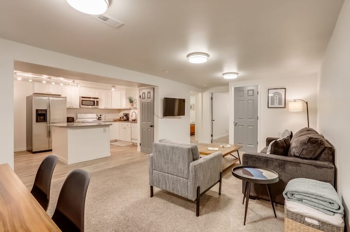 Cozy Nomad's  Haven - Arvada, CO