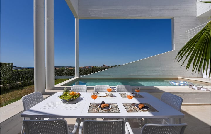 Villa Dante Debeljak - Seget Vranjica