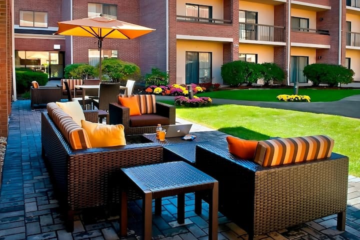 Comfort And Relaxation! 4 Posh Units, Pet-friendly - Foxborough, MA